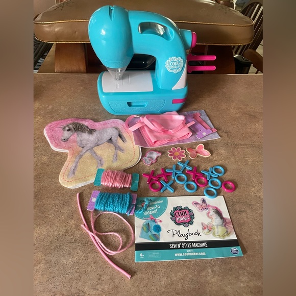 Toys | Cool Maker Sew N Style Deluxe Sewing Machine Comes As In ...